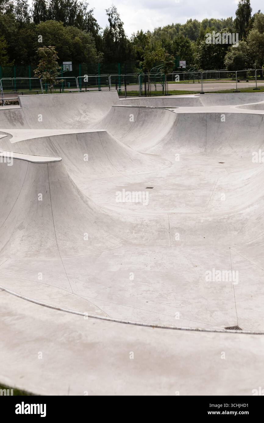Modern skate park curves ramps hi-res stock photography and images - Alamy