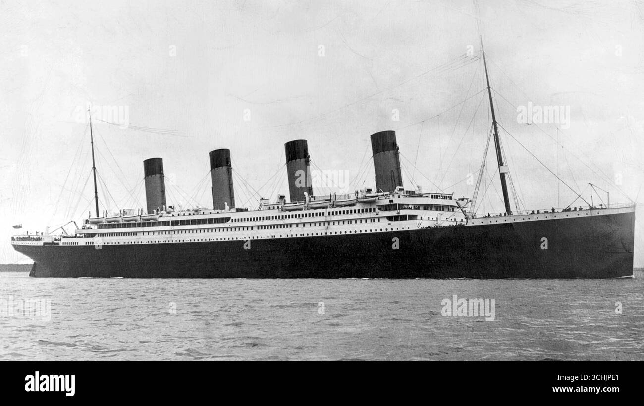 Titanic from the side hi-res stock photography and images - Alamy
