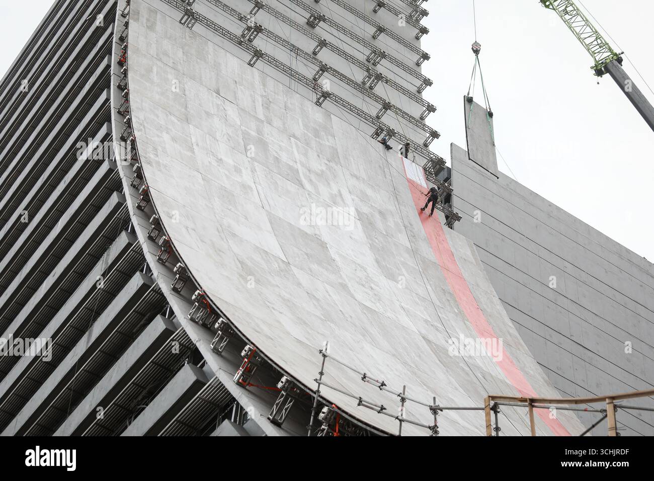 PORTO ALEGRE, RS - 02.09.2025: RED BULL BUILDING DROP - Assembly of the ...