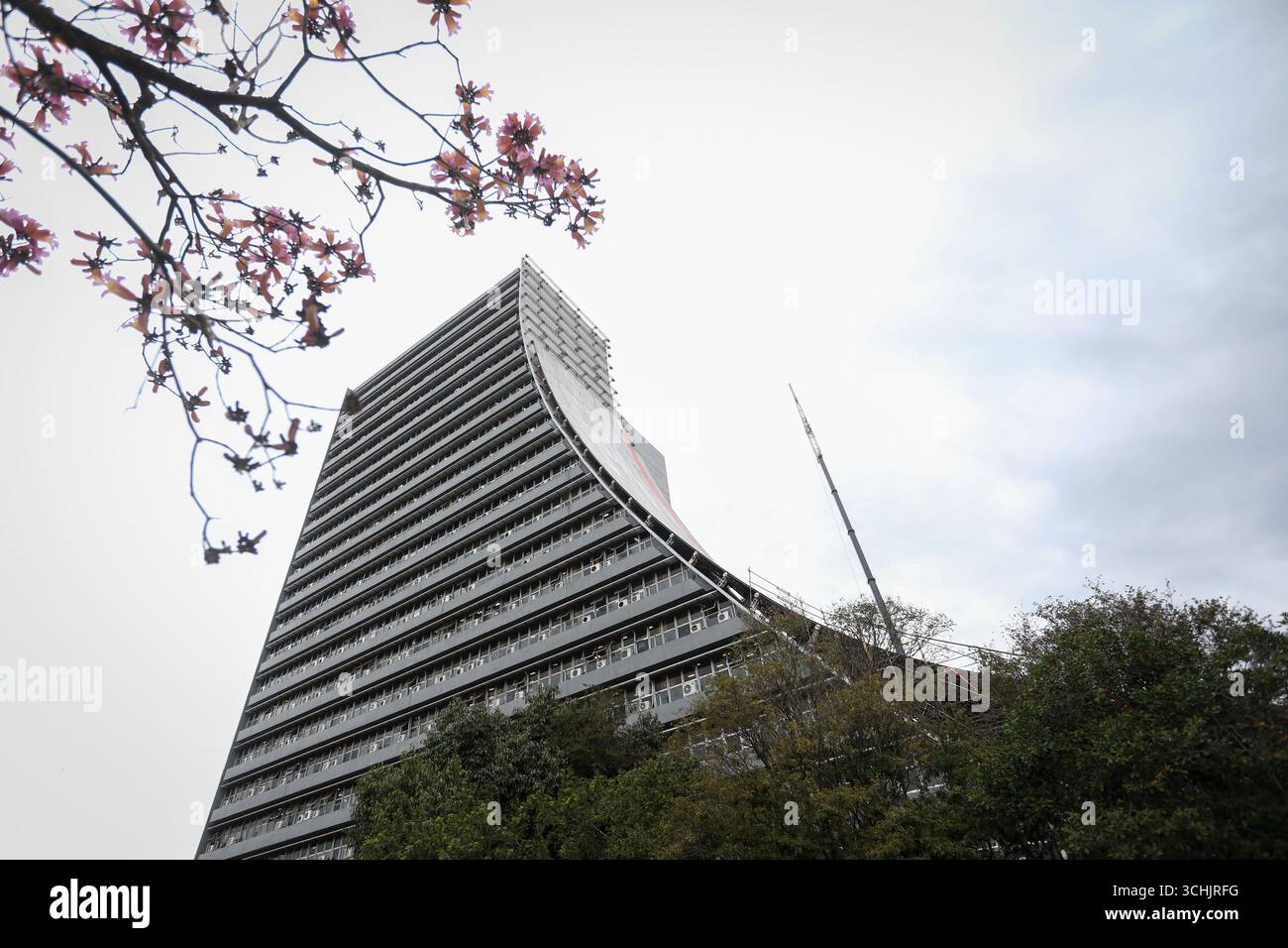 PORTO ALEGRE, RS - 02.09.2025: RED BULL BUILDING DROP - Assembly of the ...