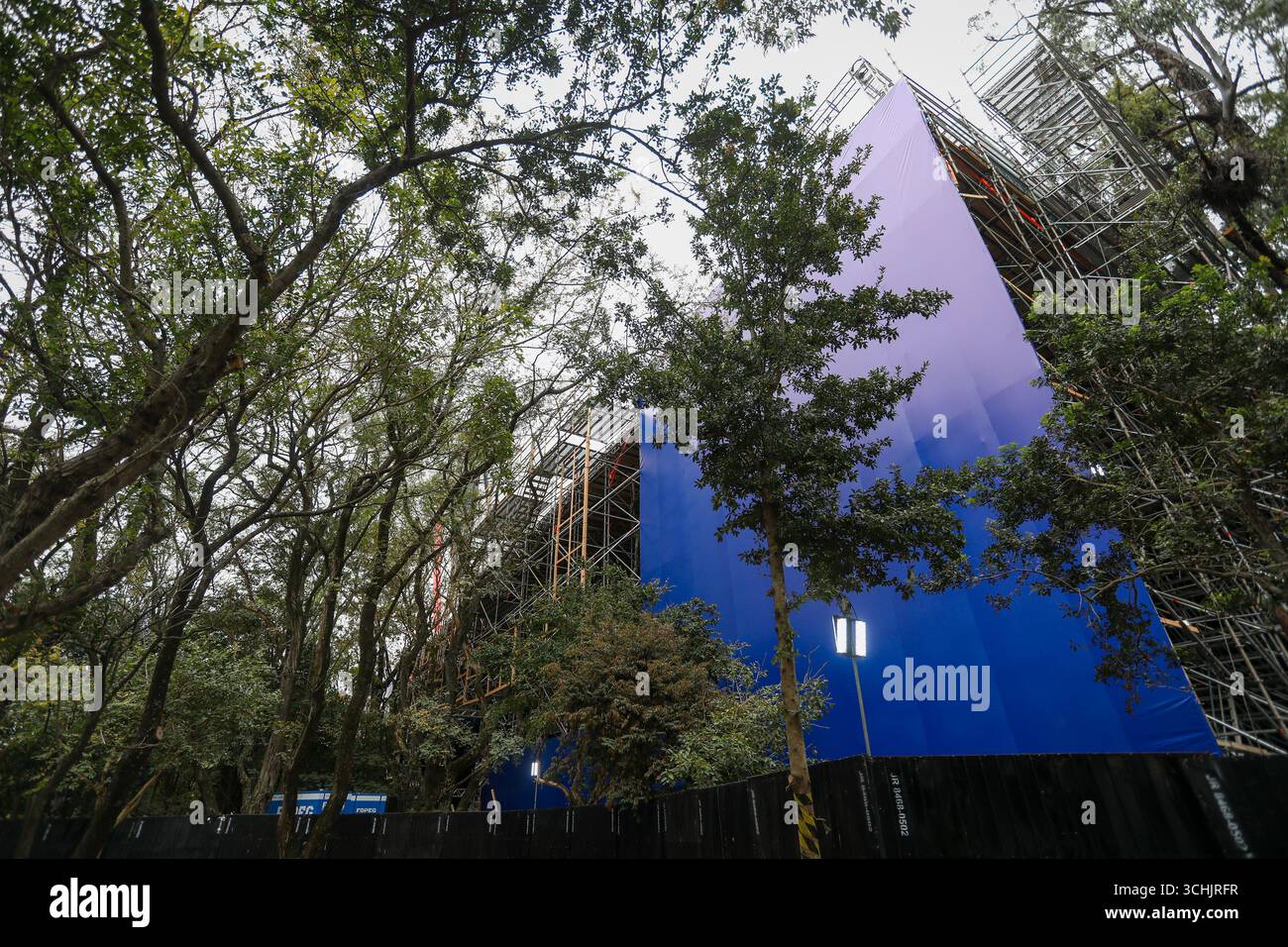 PORTO ALEGRE, RS - 02.09.2025: RED BULL BUILDING DROP - Assembly of the ...