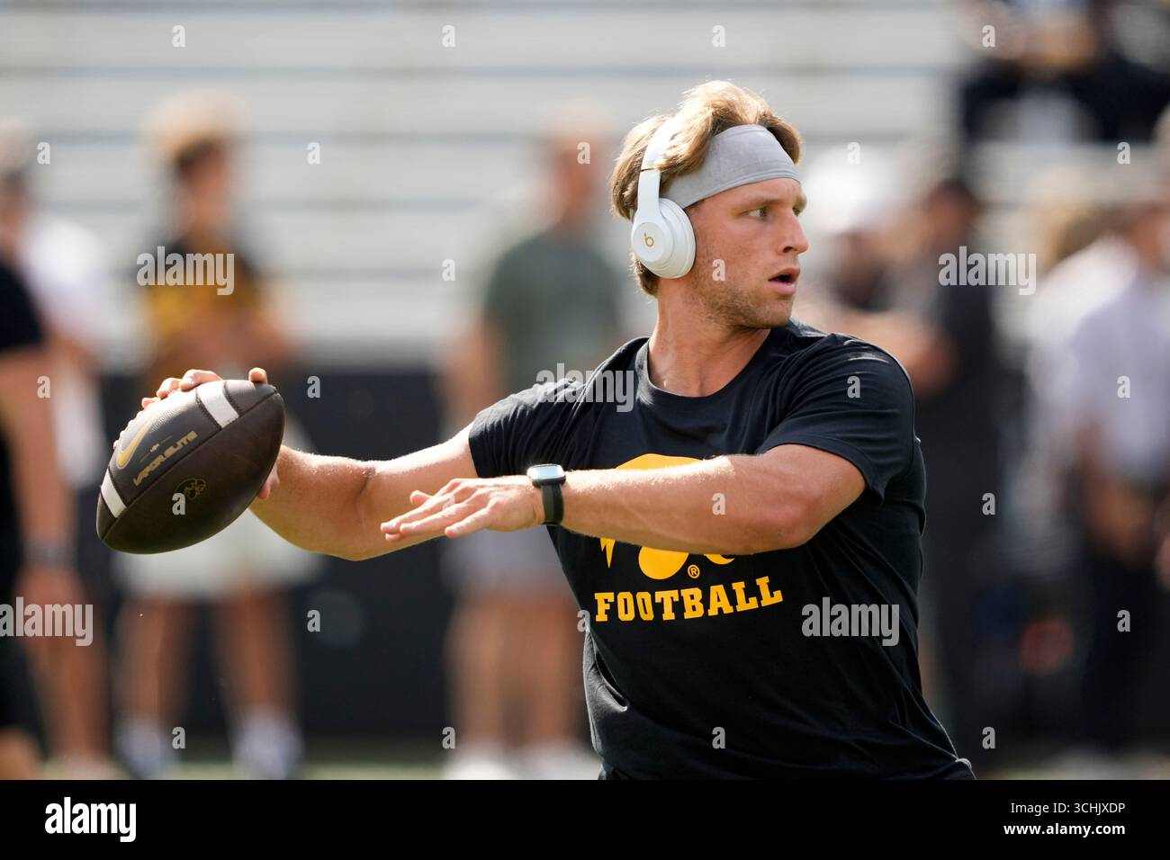 Iowa quarterback Mark Gronowski warms up before an NCAA college ...