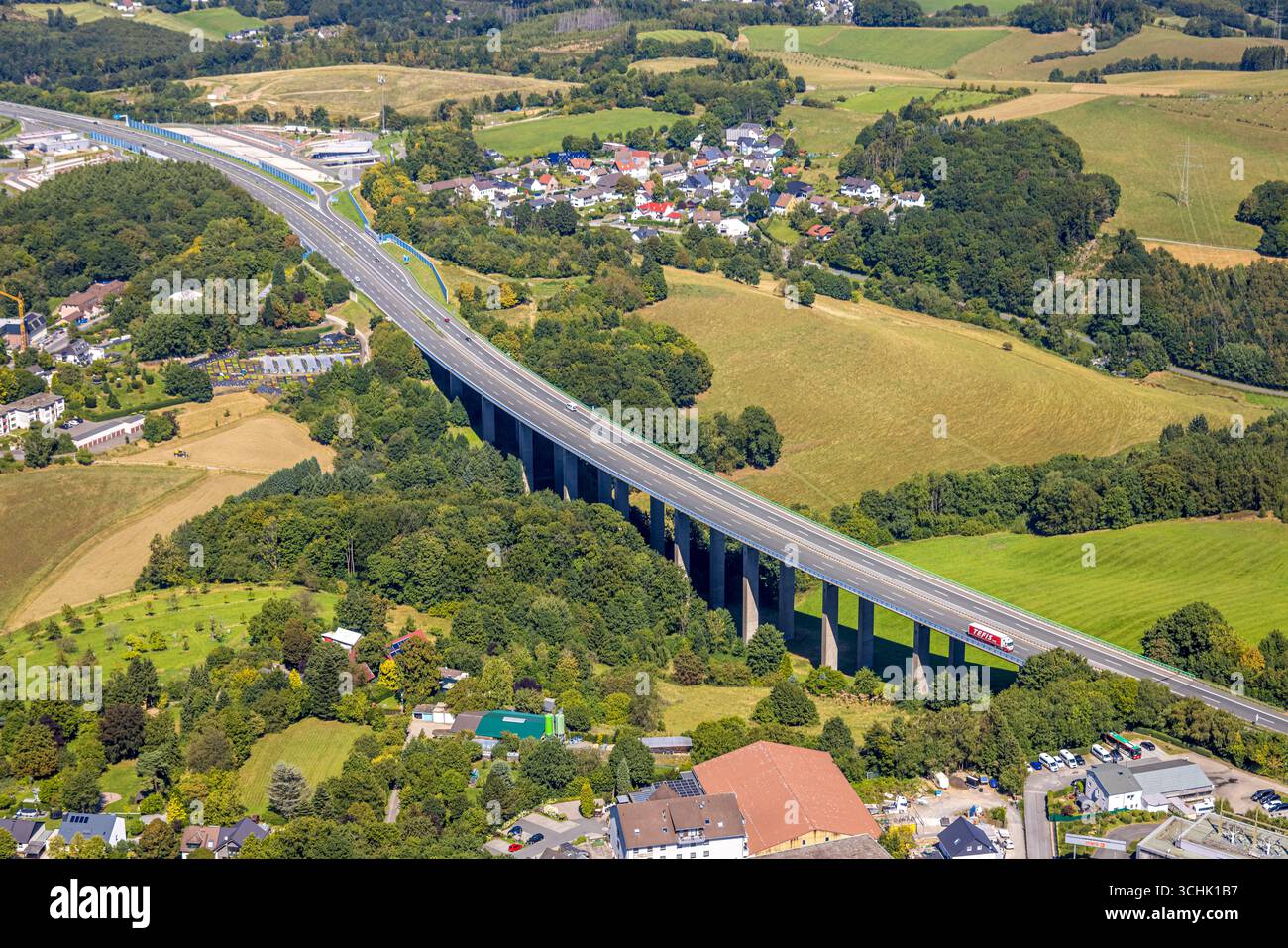 Luftbild, Autobahnbrücke TAlbrücke Kattenbusch der Autobahn A45 und ...