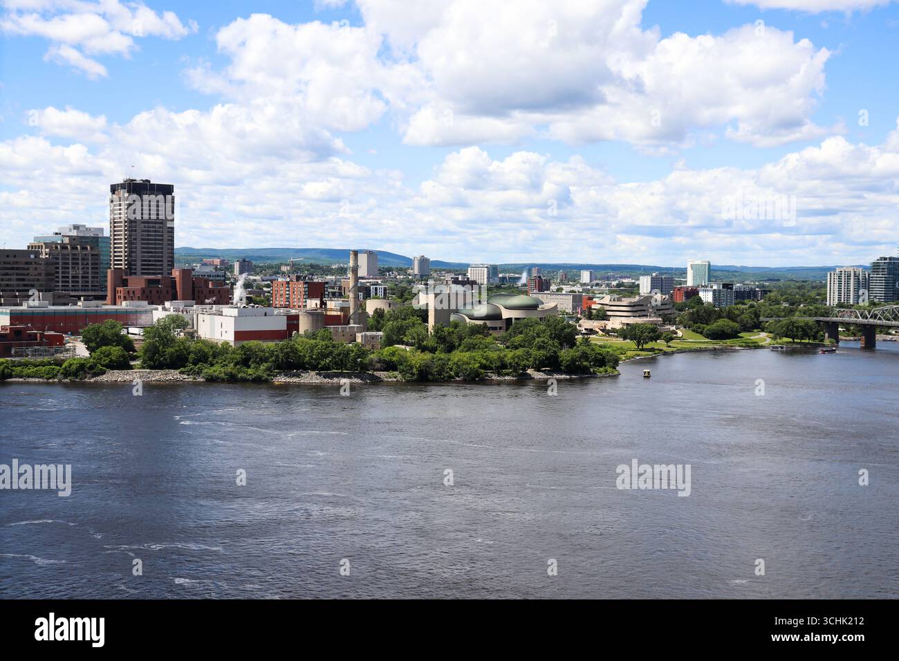 Scenic view of Ottawa town and skyline across the Ottawa River Stock ...