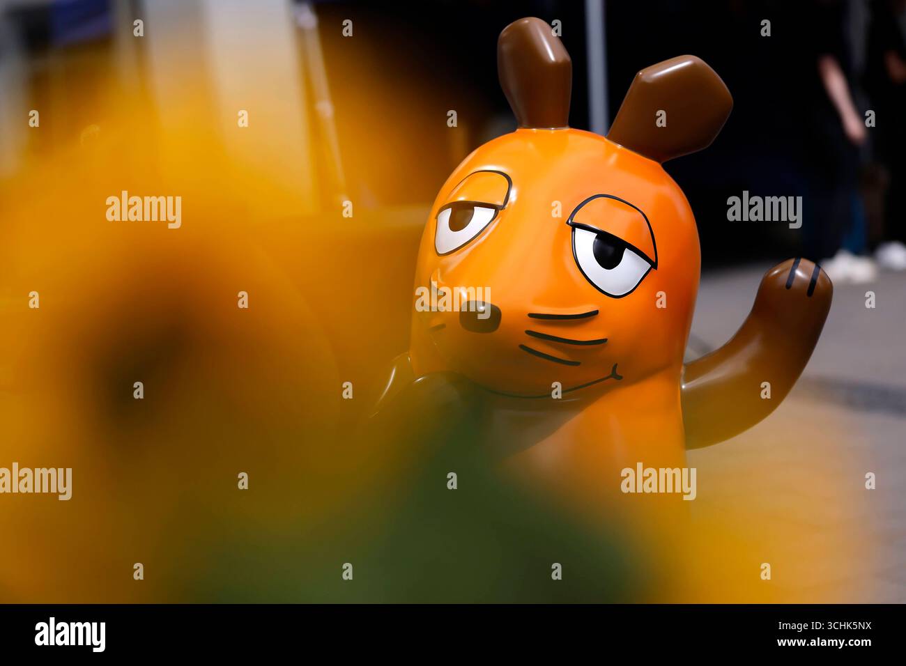 Die reparierte Skulptur bei der Rückkehr der Maus-Figur aus der Sendung ...