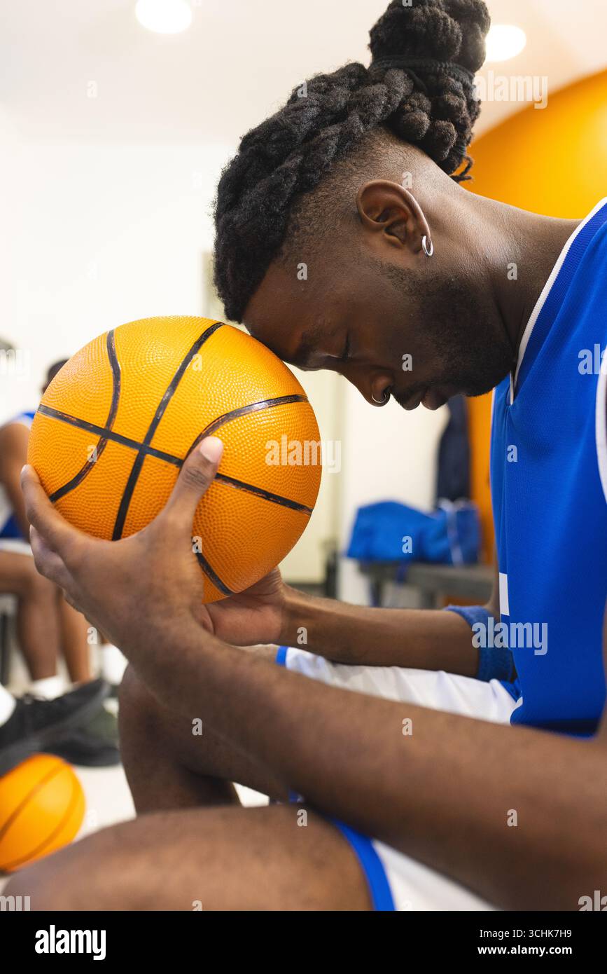 Basketball player resting male hi-res stock photography and images - Alamy