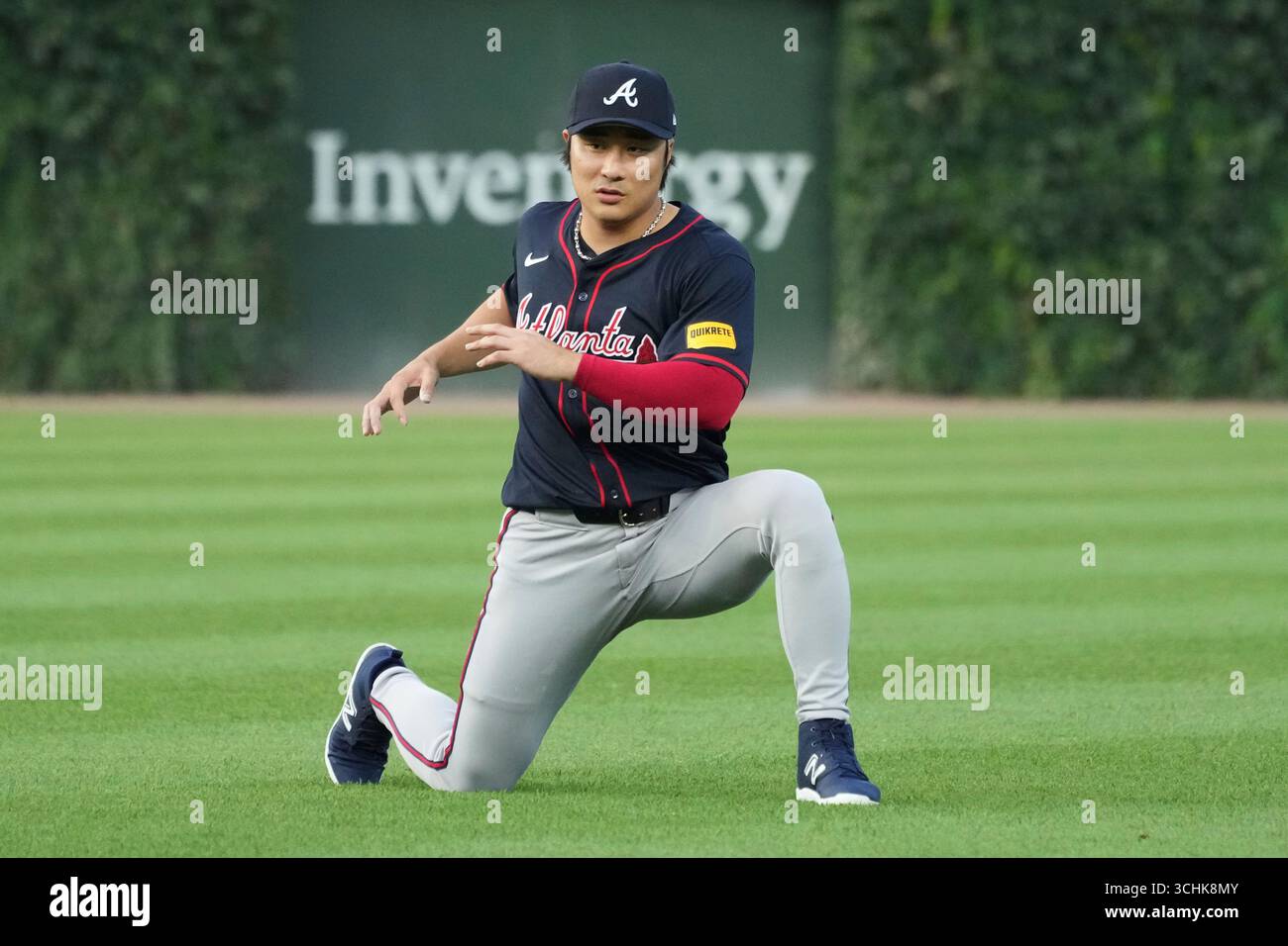 Atlanta Braves' Ha-Seong Kim, of South Korea, warms up before a baseball game against the ...