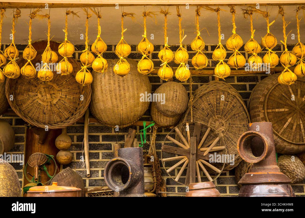 The sight of numerous jangdokdae (earthenware display stands) in rural ...