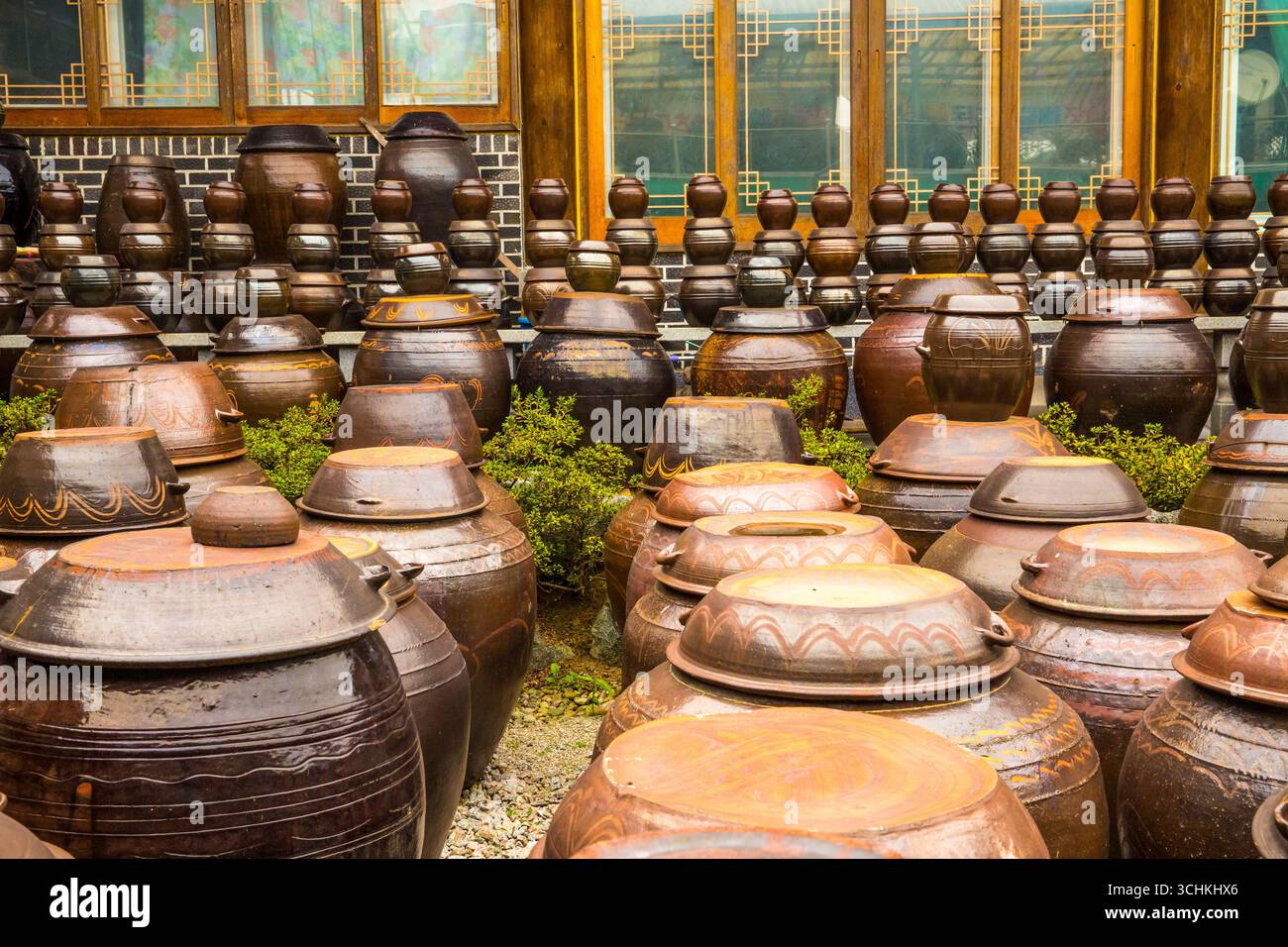 The sight of numerous jangdokdae (earthenware display stands) in rural ...