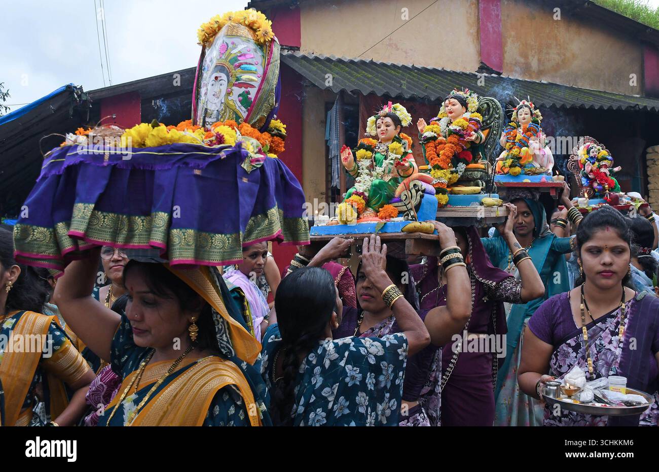 Devotees carry idols of goddess Gauri (mother of elephant-headed Hindu ...
