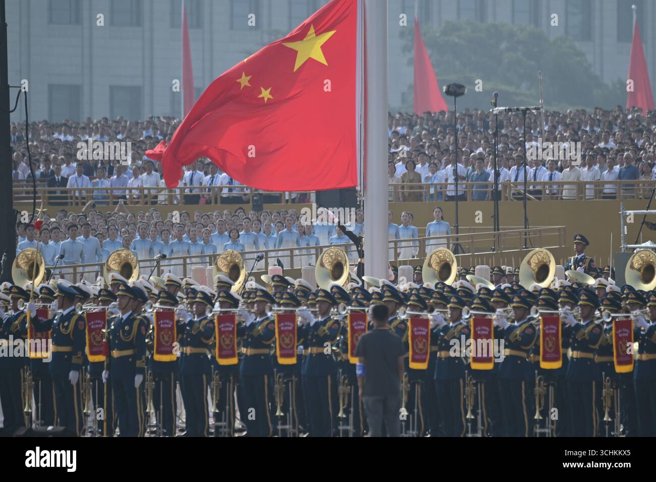dpatop - 03 September 2025, China, Peking: A soldier raises the Chinese ...