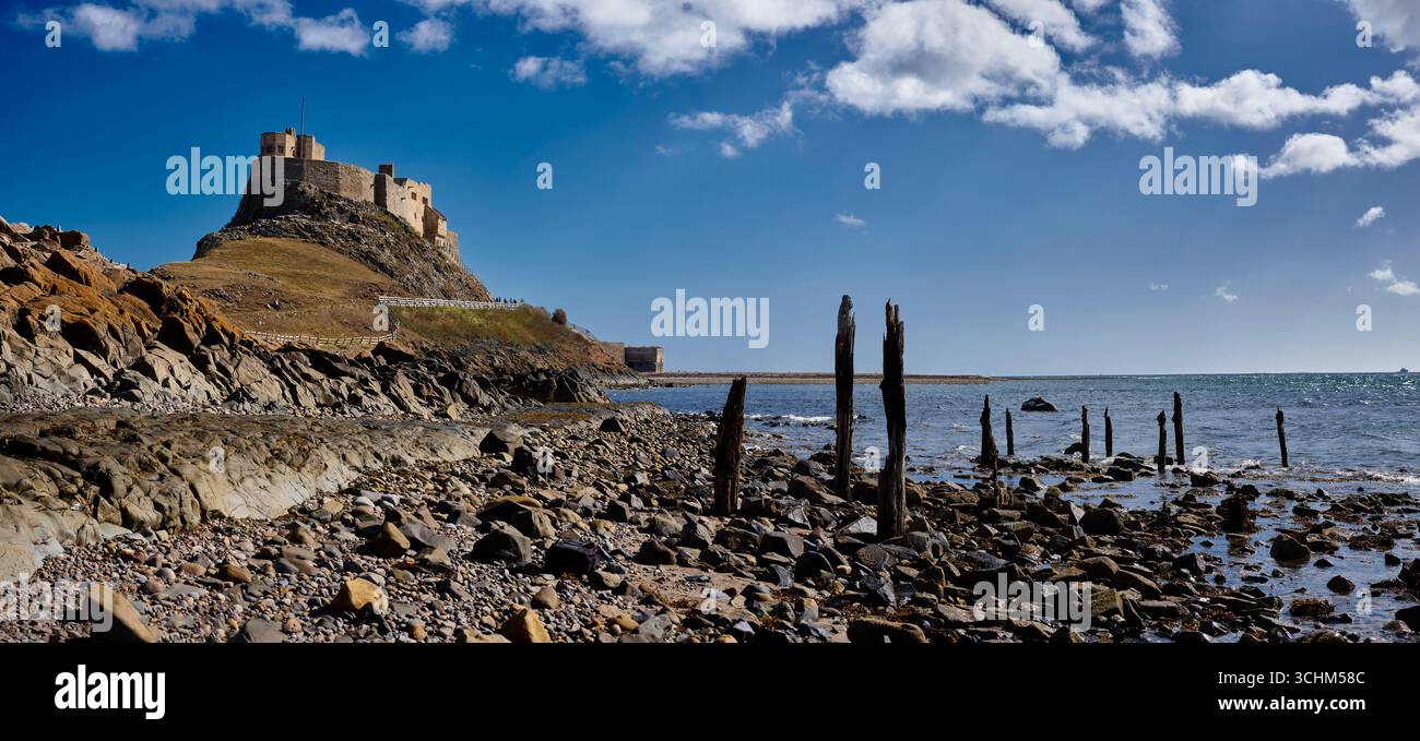 Summertime view ruins castle hi-res stock photography and images - Alamy