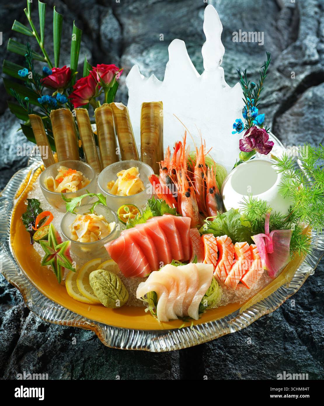 Razor clam sashimi hi-res stock photography and images - Alamy