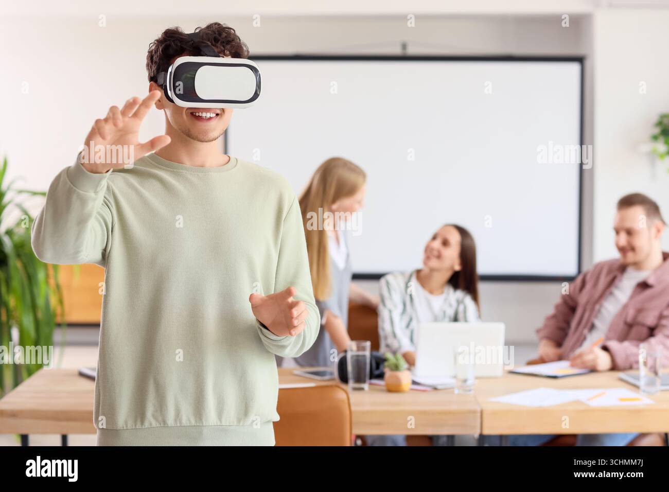 Video game office team hi-res stock photography and images - Alamy