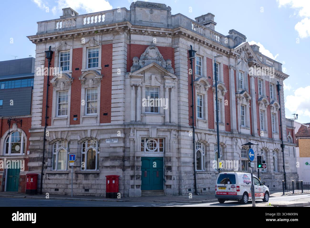Post Office House, a Grade II listed building dated 1907, Argyle Street ...