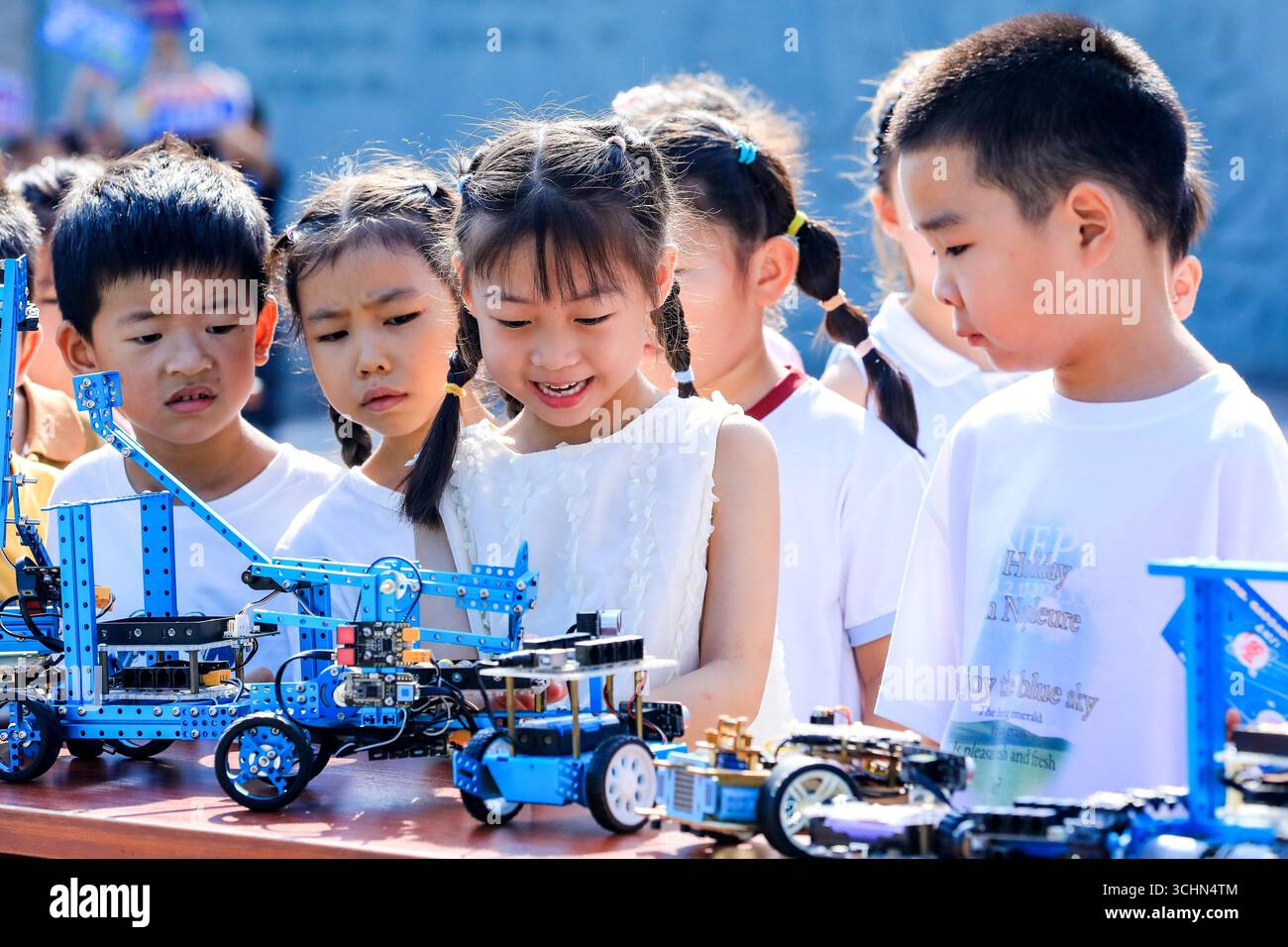 First-grade students enter school in Huzhou City, east China's Zhejiang ...