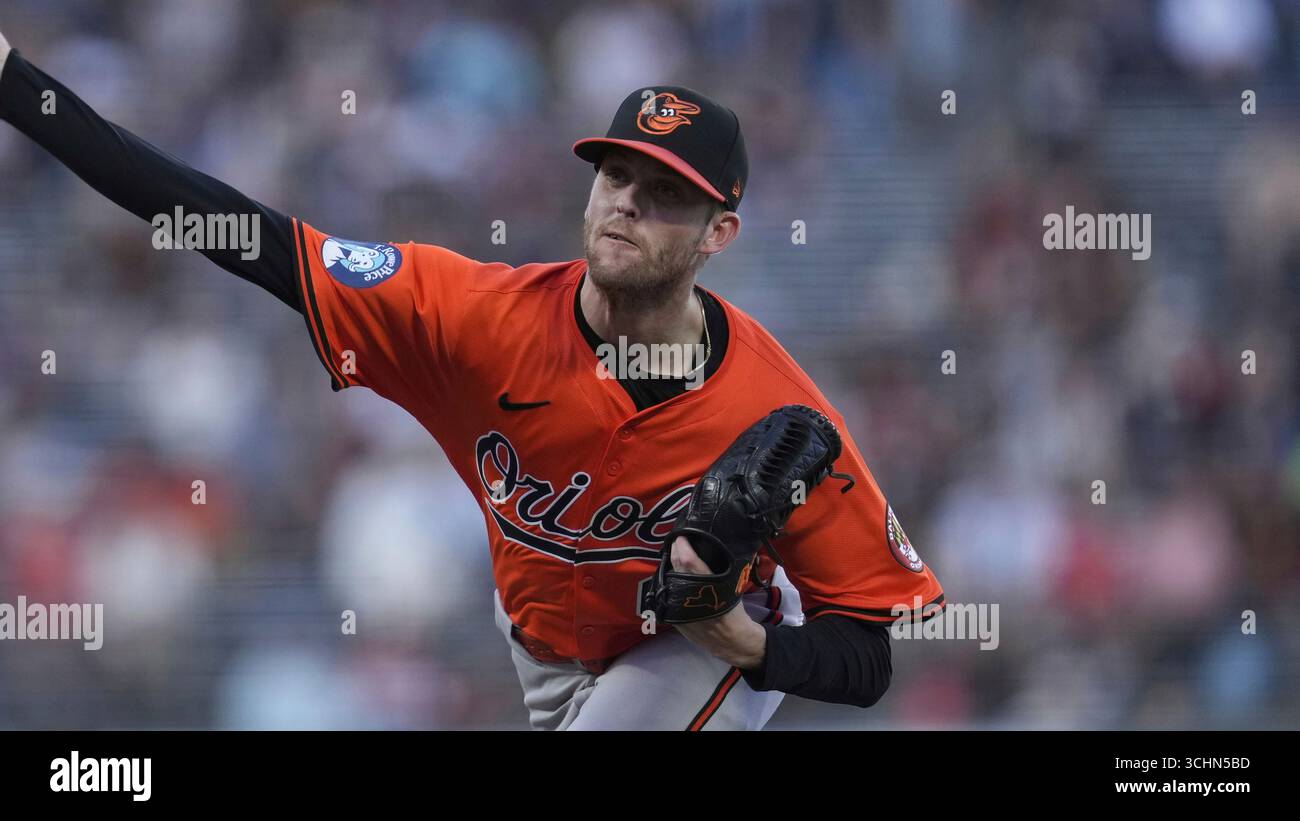 Baltimore Orioles pitcher Shawn Dubin throws to a San Francisco Giants ...