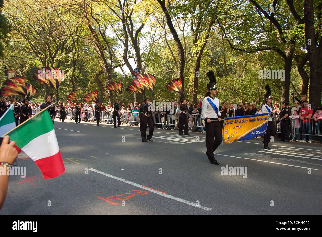 Synchronized marching band hi-res stock photography and images - Alamy