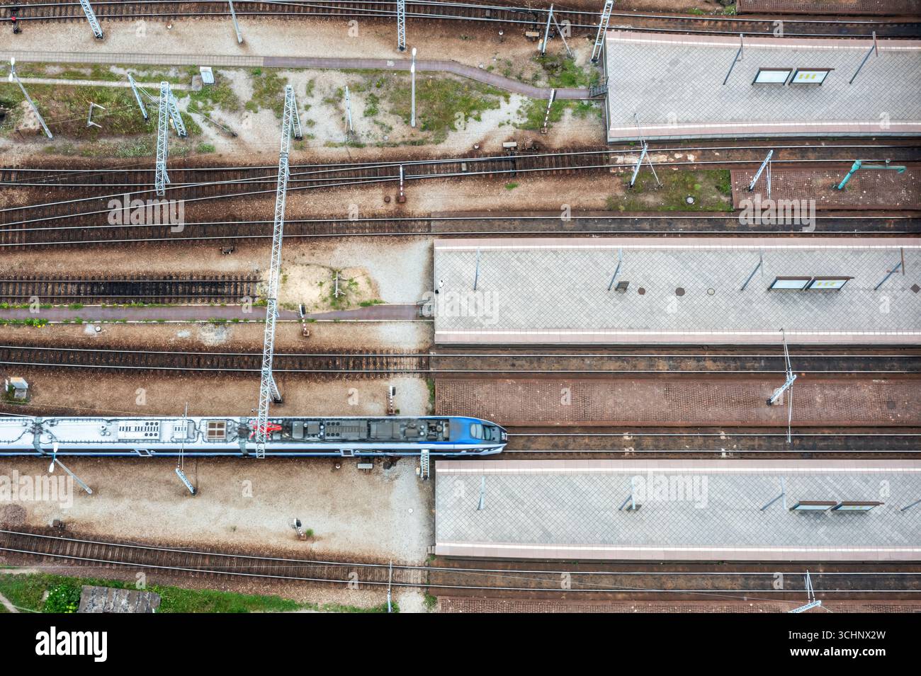Empty railway platforms top hi-res stock photography and images - Alamy