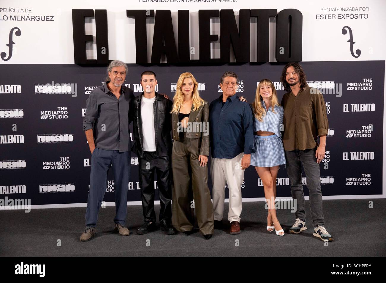 (L-R) Fernando León de Aranoa, Juan Pablo Fuentes, Ester Expósito, Polo ...