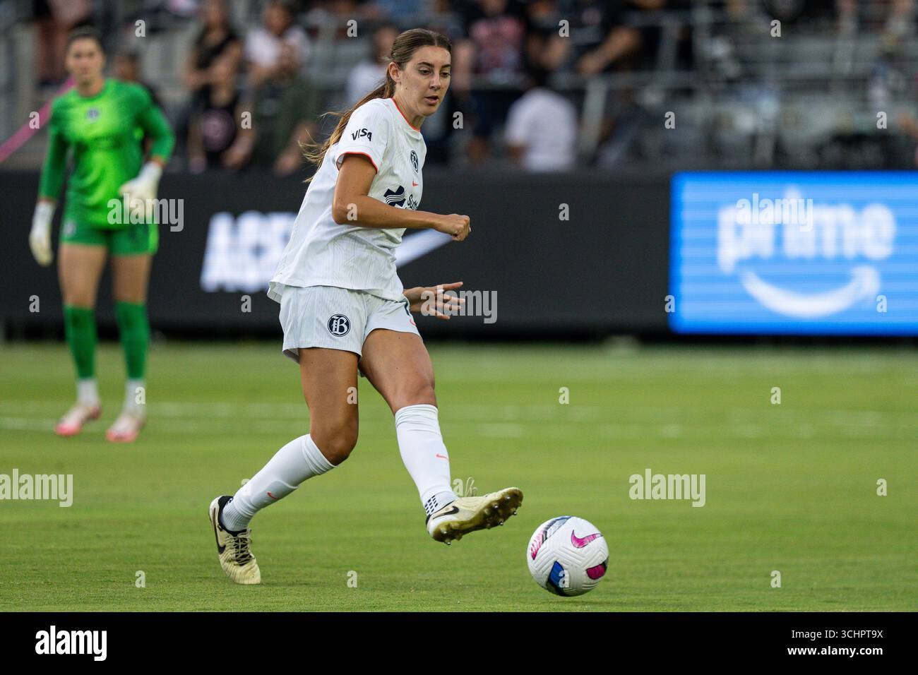 Bay FC midfielder Joelle Anderson (18) sends a pass during a NWSL match ...