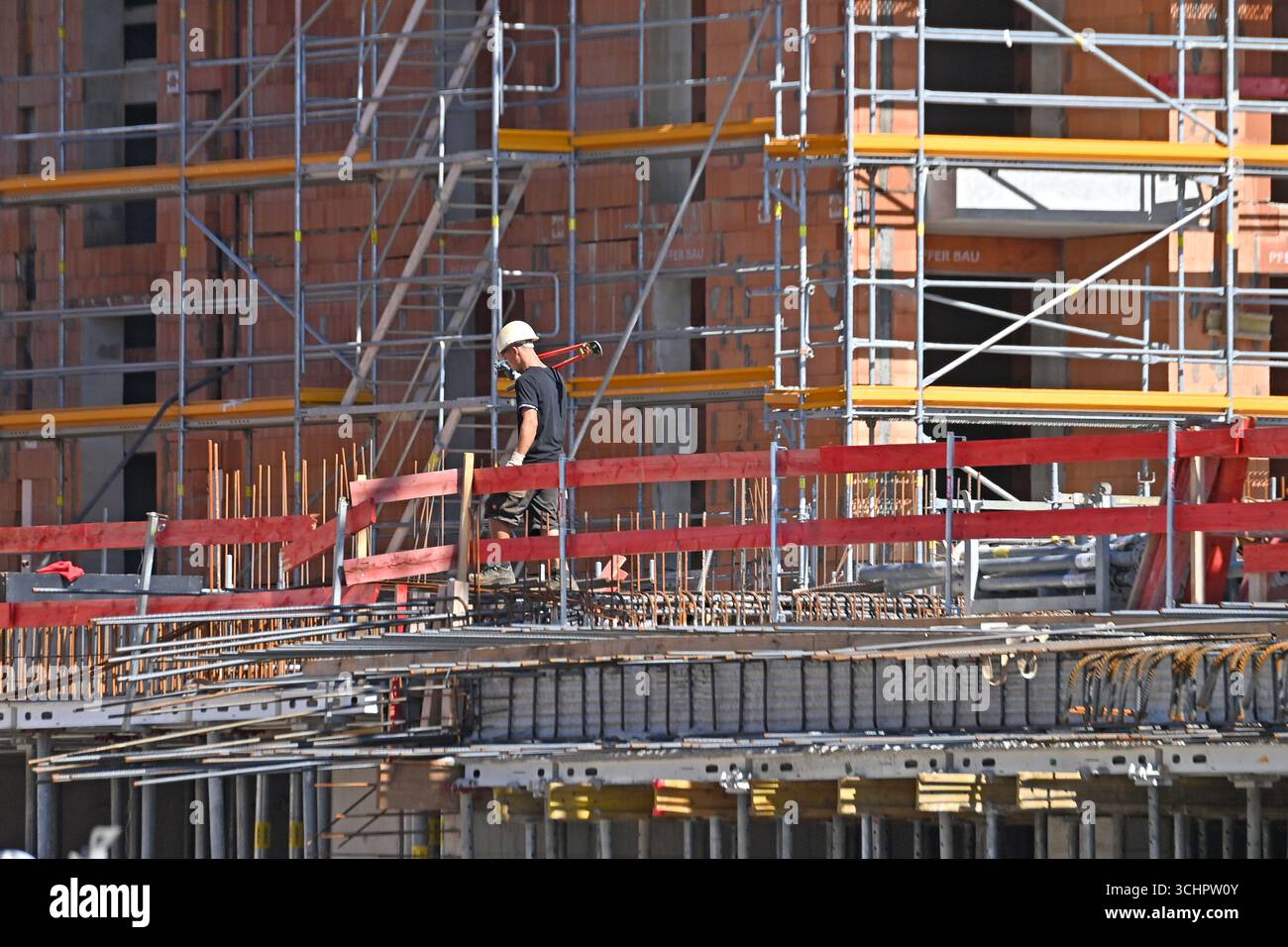 Construction workers on a large construction site in Munich, building ...