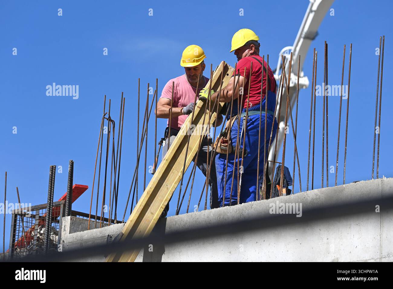 Construction workers on a large construction site in Munich, building ...
