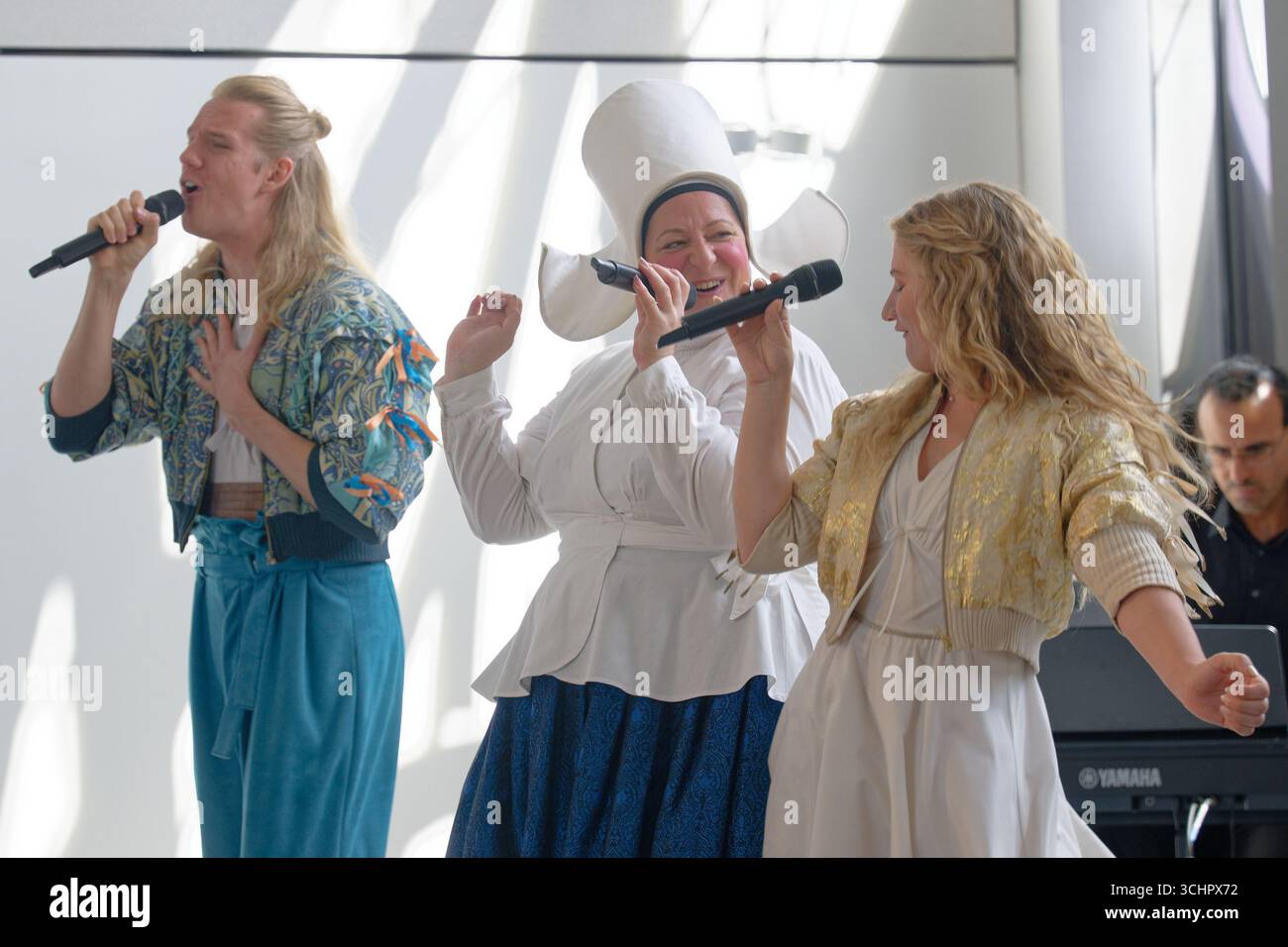 03 September 2025, North Rhine-Westphalia, Cologne: The actors Mats ...