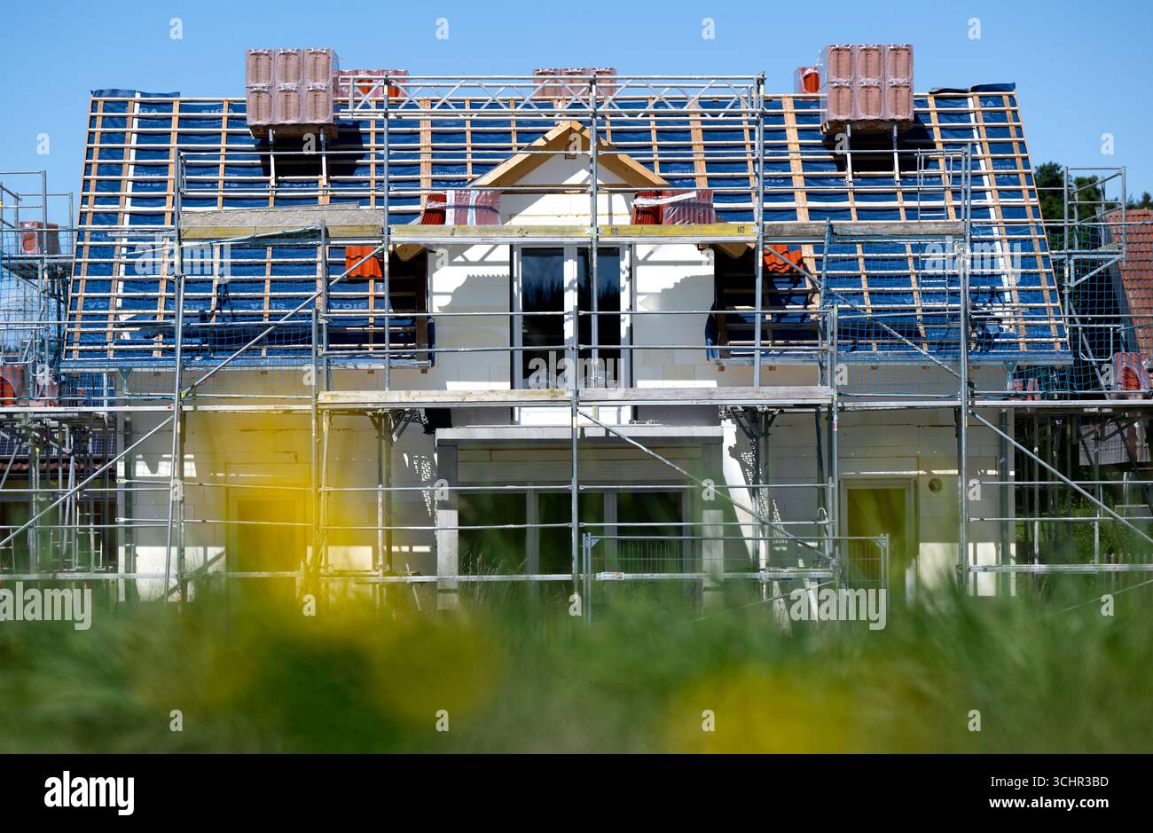 03 September 2025, Bavaria, Schäftlarn: Scaffolding can be seen at the ...