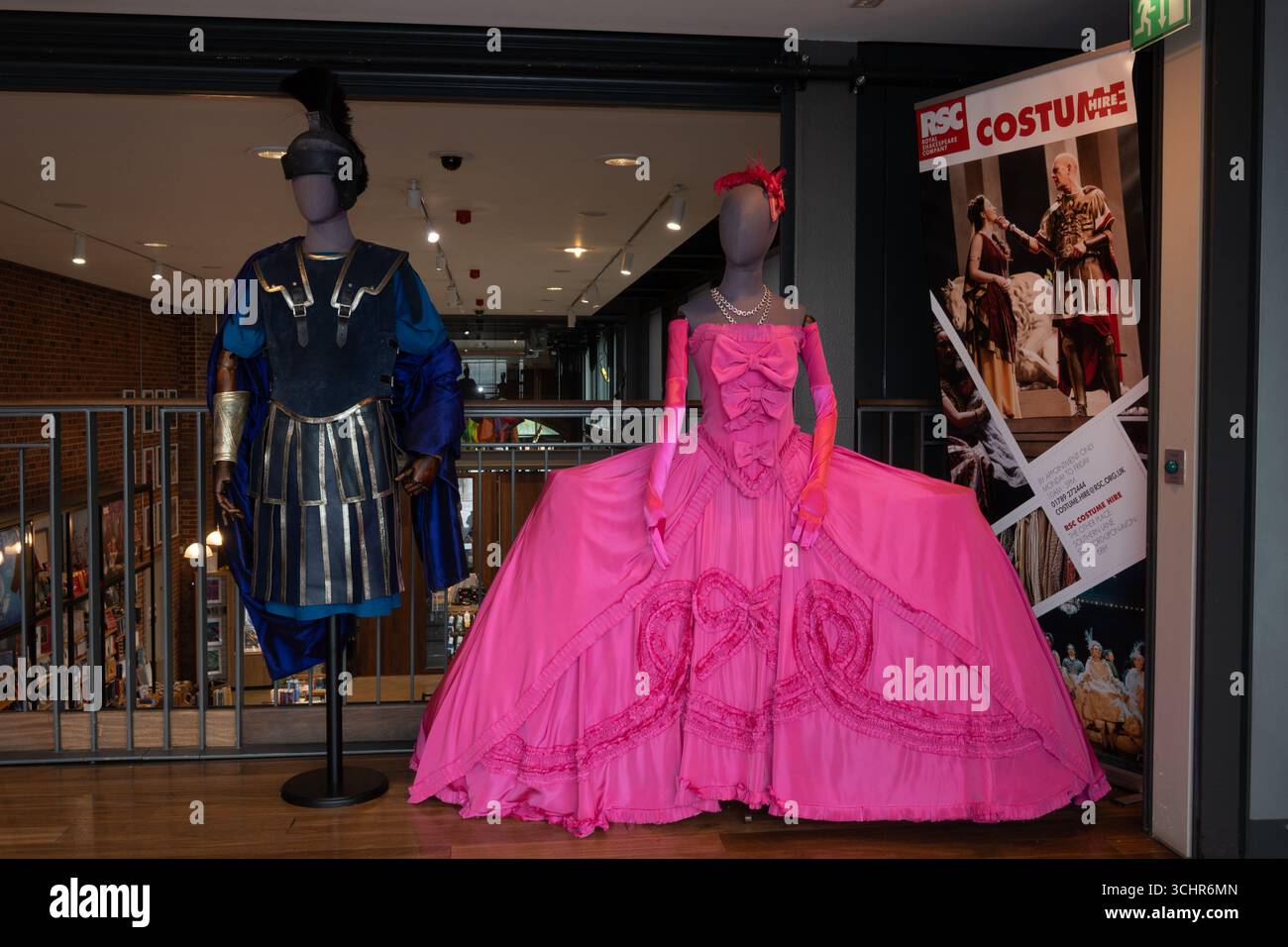 Shakespeare plays clothes hi-res stock photography and images - Alamy