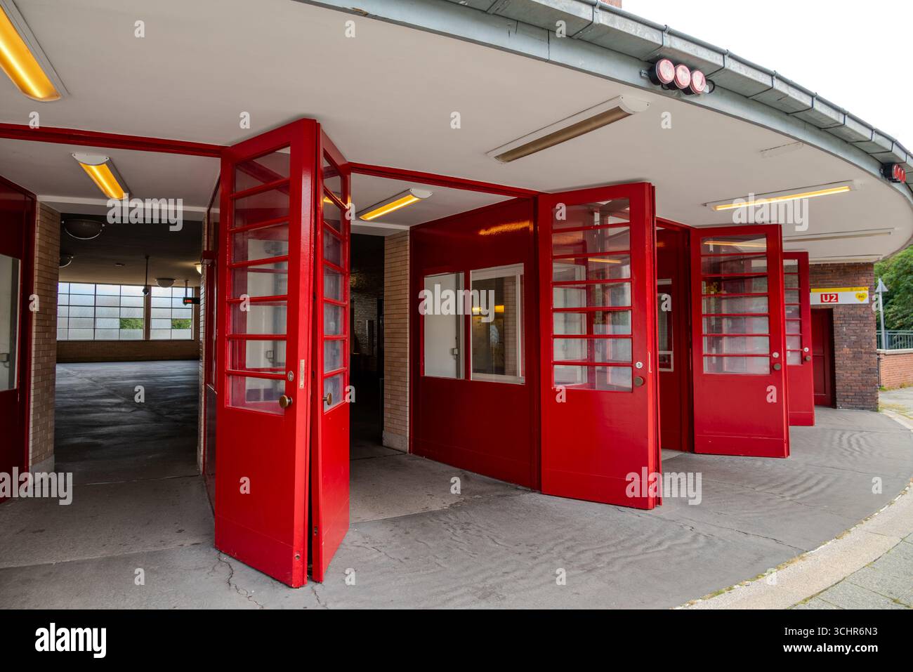 Underground subway line u2 berlin hi-res stock photography and images ...