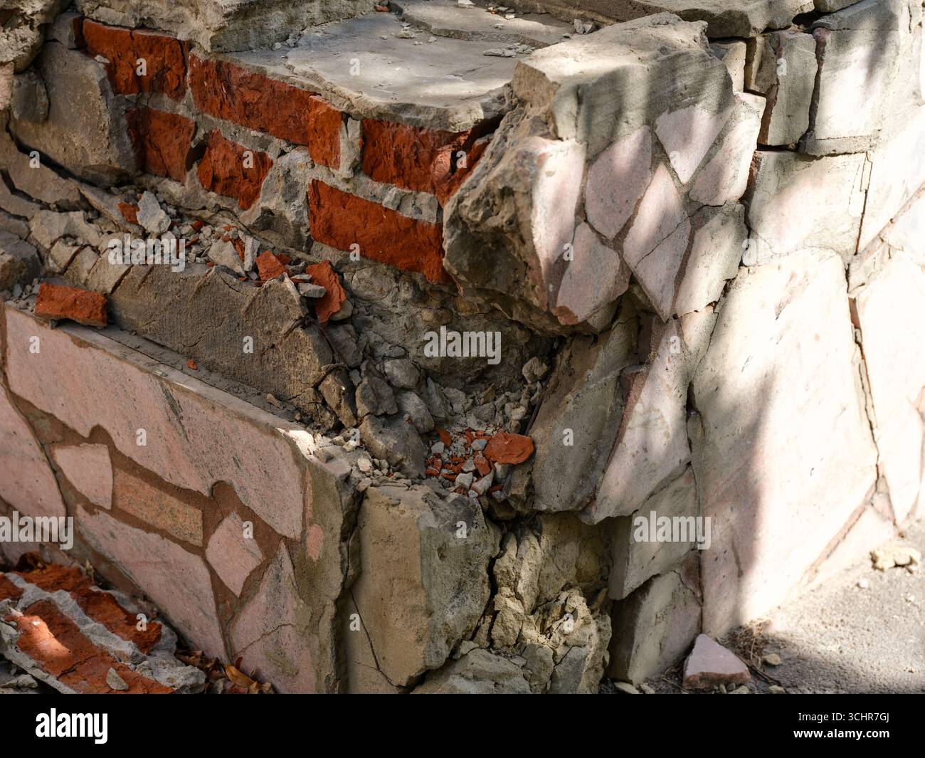 Close up crumbling stone hi-res stock photography and images - Alamy