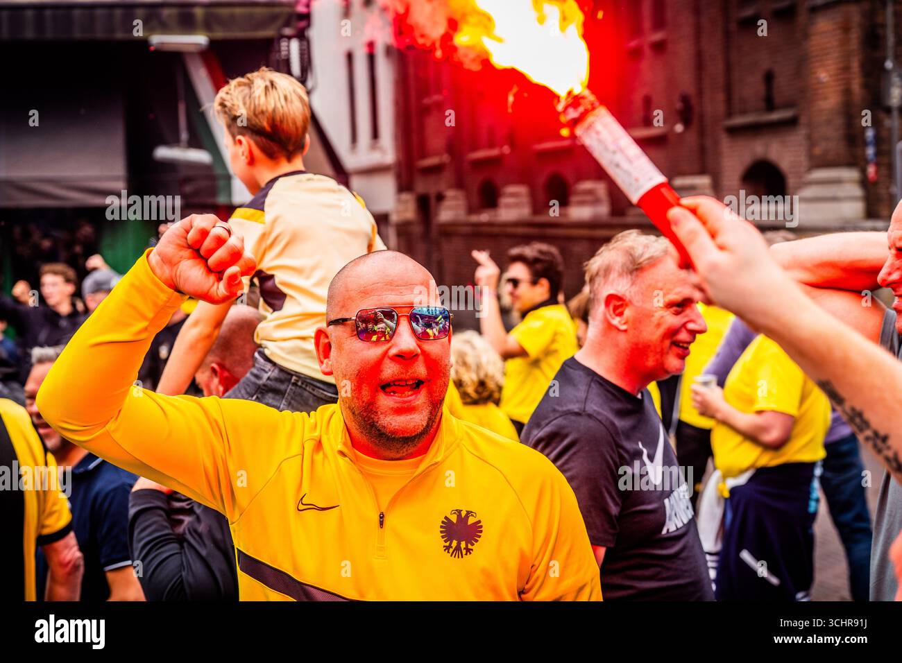 ARNHEM - Fans at the Korenmarkt square celebrate Vitesse regaining its ...