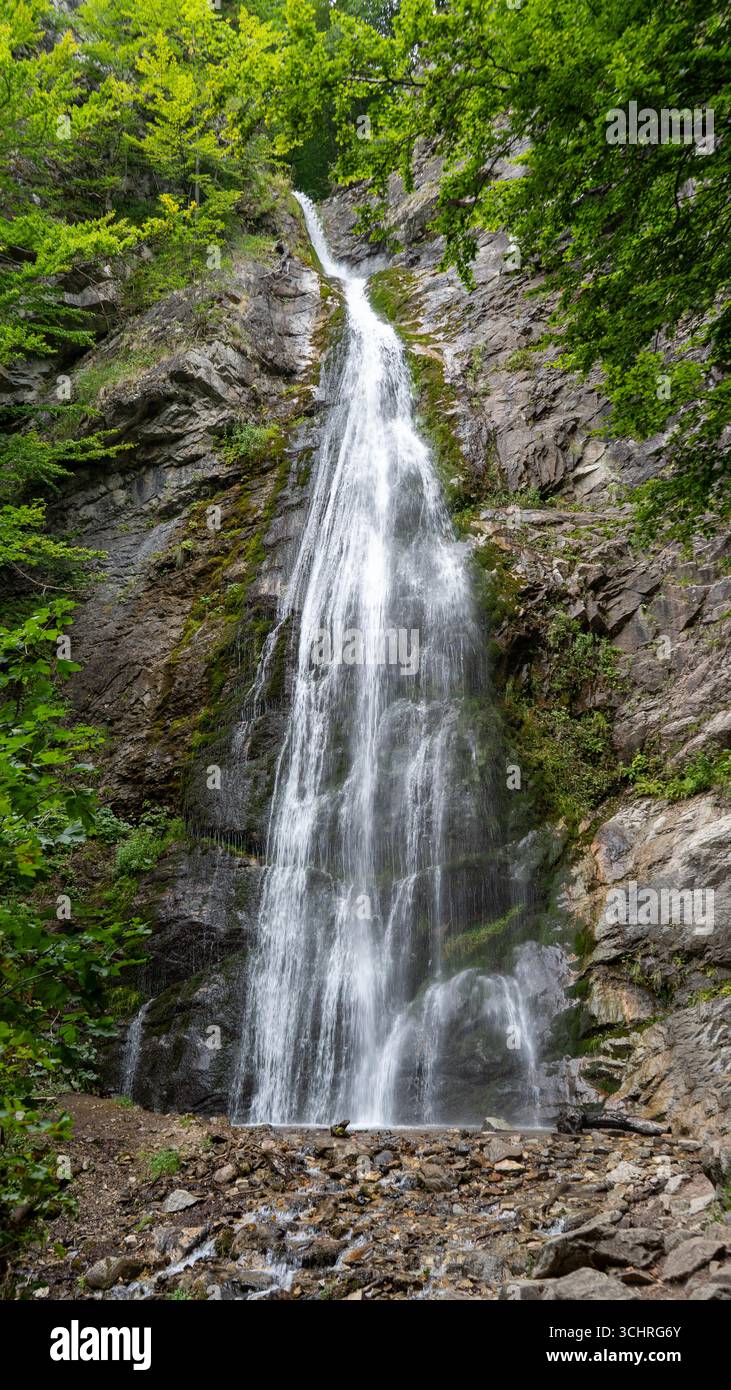 Cascading waterfall video hi-res stock photography and images - Alamy