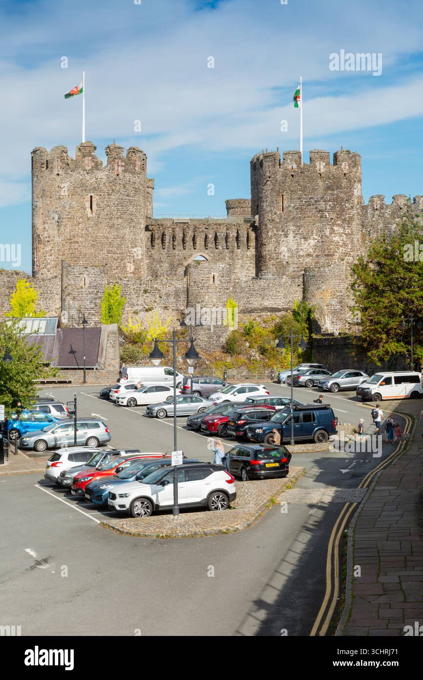 Historic castle in town hi-res stock photography and images - Alamy