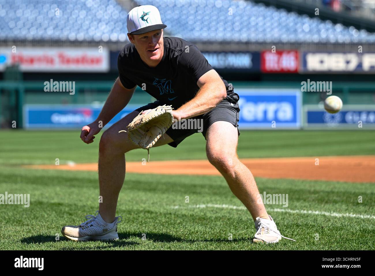 Miami Marlins' Eric Wagaman takes part in fielding practice before a ...