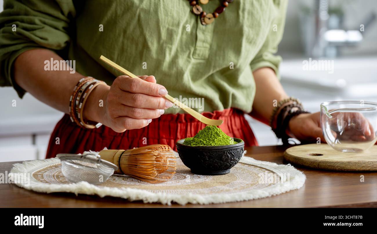 Process brewing tea woman hi-res stock photography and images - Alamy