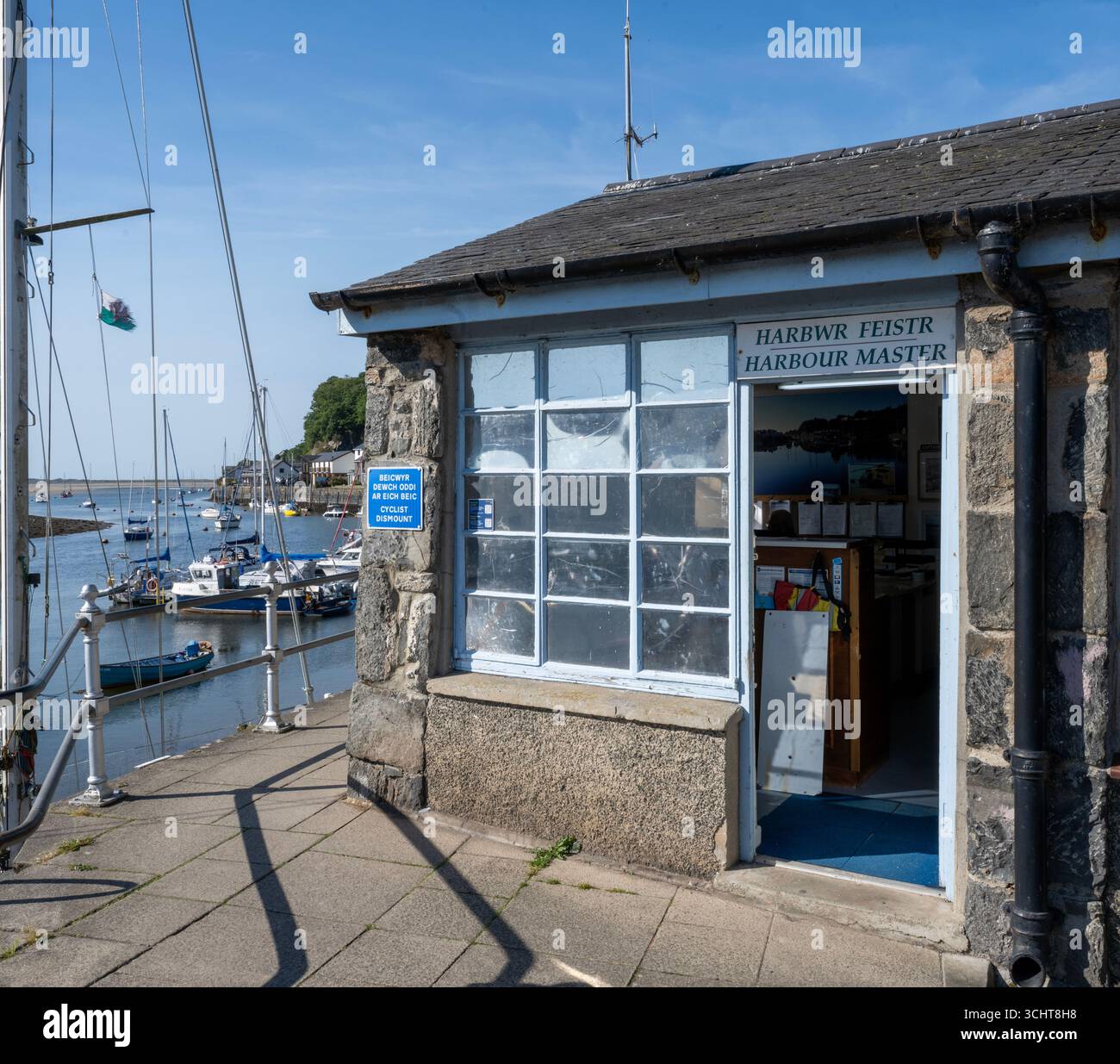 Harbour masters office porthmadog hi-res stock photography and images ...