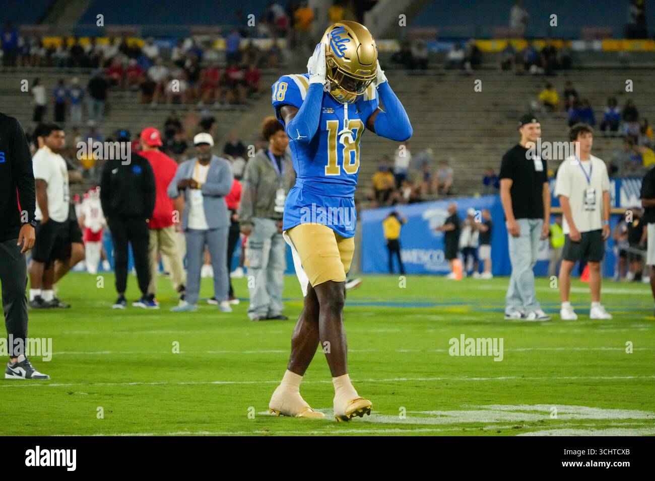 UCLA Bruins defensive back Rodrick Pleasant (18) before an NCAA ...