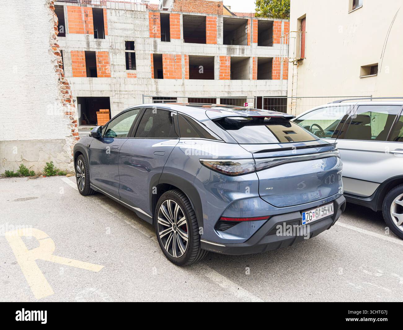 BYD Sealion 7 electric car model, BYD (Build Your Dream) car brand ...