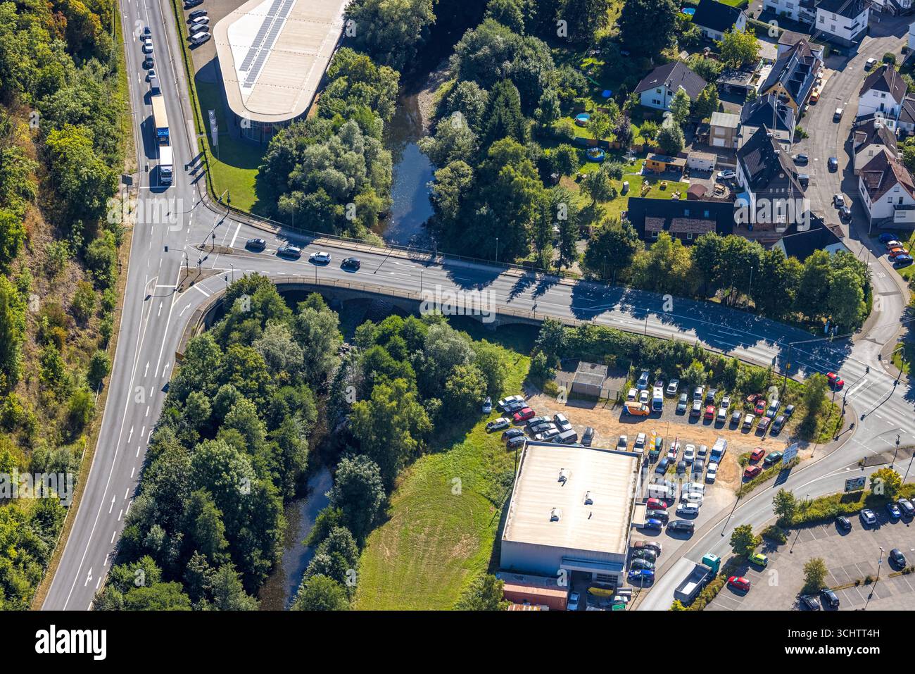 Luftbild, Straßenverkehr und Johannesbrücke der Bundesstraße B55 über ...