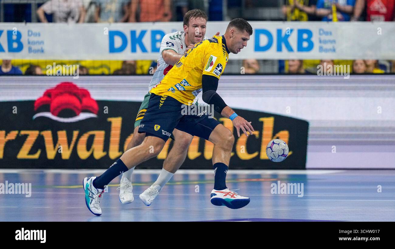 v.li.: Tom Bergner (GWD, 28), Sebastian Heymann (RNL, 13), Zweikampf ...