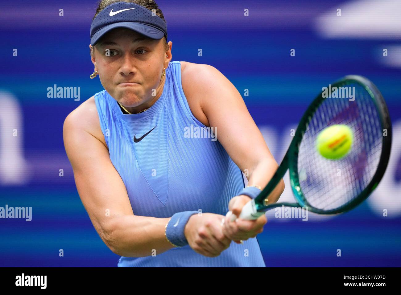 Amanda Anisimova, of the United States, returns a shot to Iga Swiatek ...