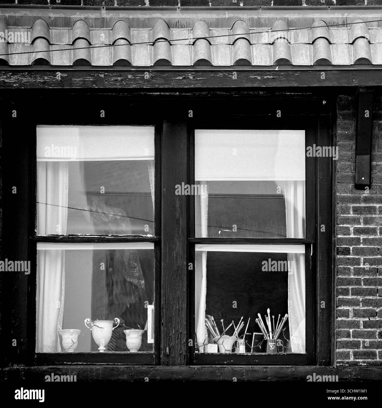 Winston Salem, NC Window with artist brushes Stock Photo - Alamy
