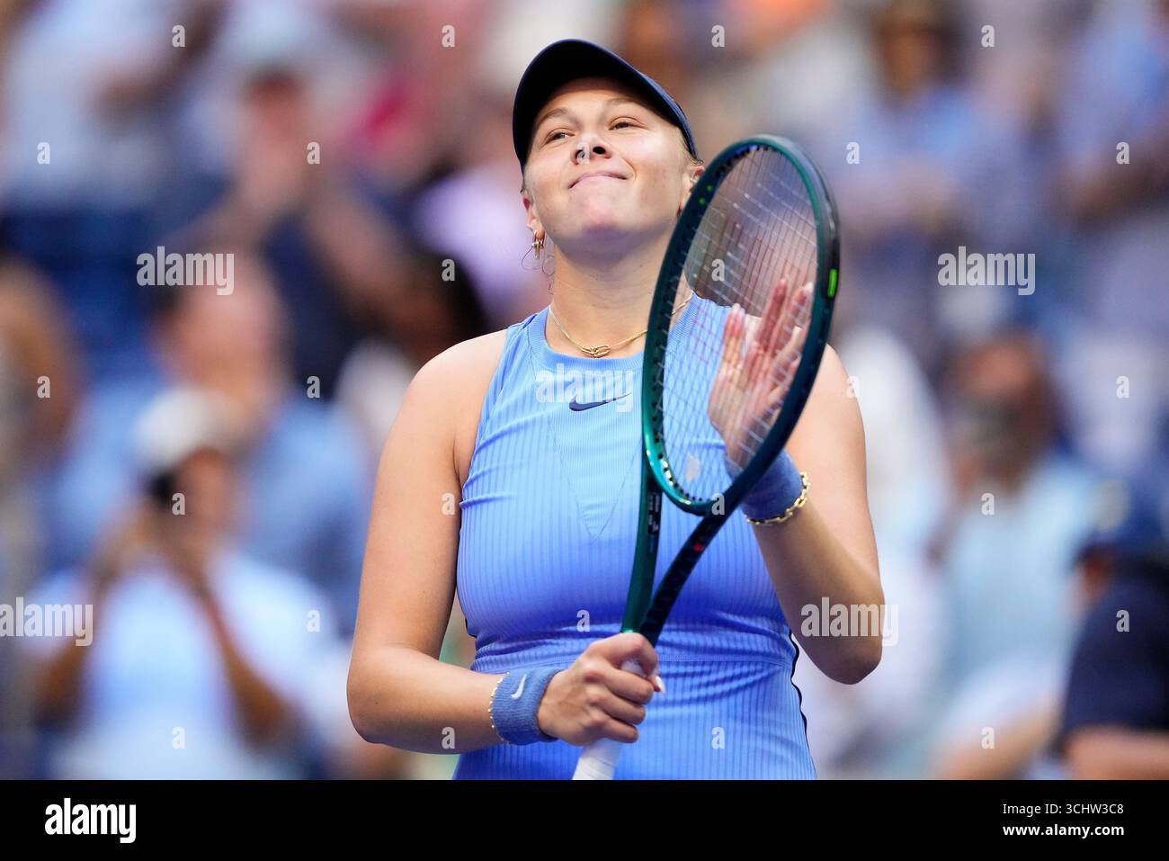 Amanda Anisimova, of the United States, reacts after defeating Iga ...