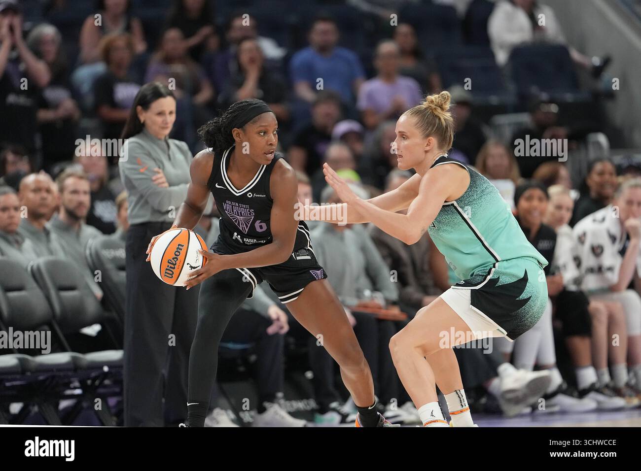Golden State Valkyries guard Kaila Charles (6) goes to the basket ...