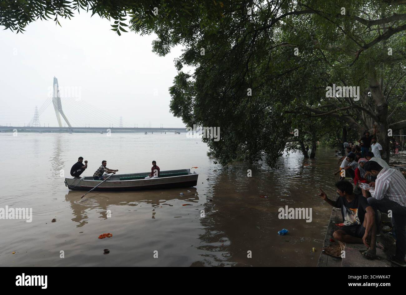 People take a ride on boat in the Swollen Yamuna River overflow at ...