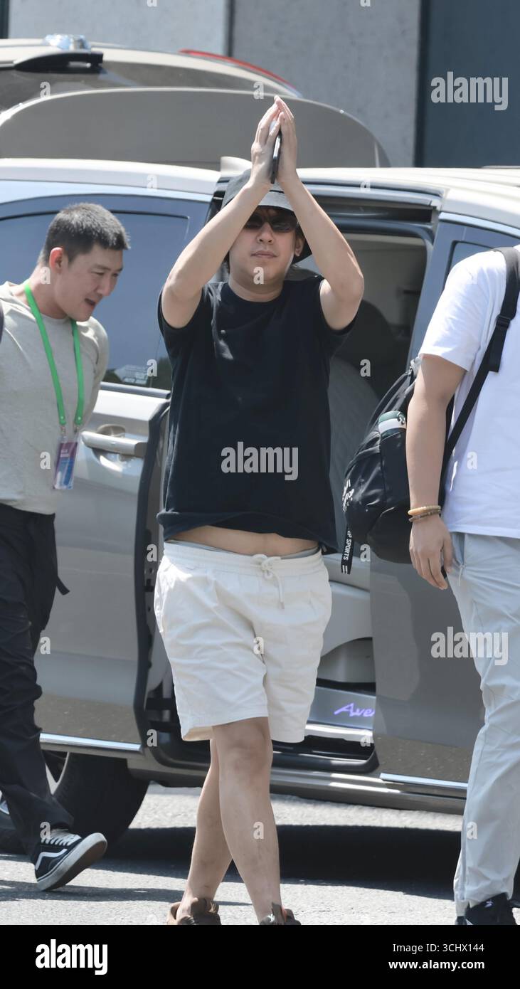 Chinese host and actor Yu Yang appears in Hangzhou City, east China's ...