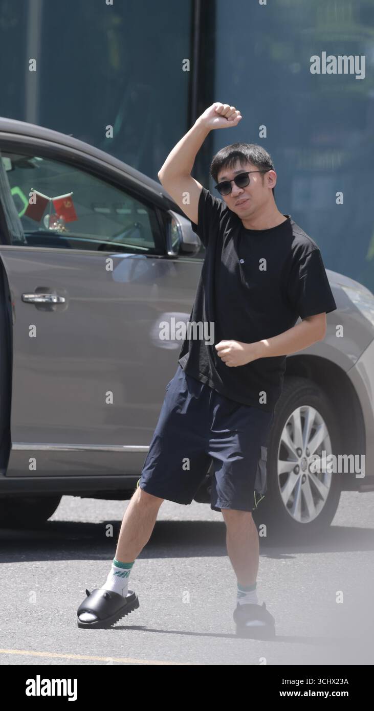Chinese host and actor Yang Di appears in Hangzhou City, east China's ...
