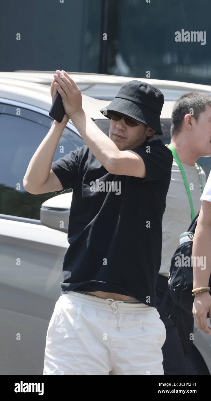 Chinese host and actor Yu Yang appears in Hangzhou City, east China's ...
